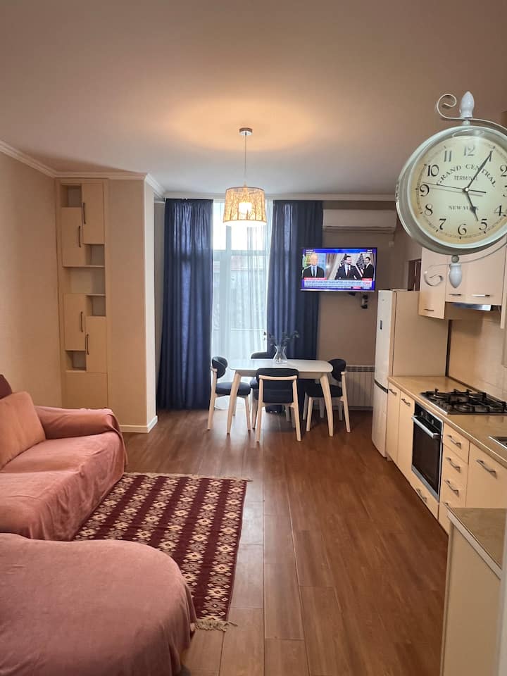 Very Cozy And Comfortable Apartment In The Center - Georgia