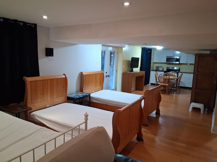 Basement Apartment Available For Fifa World Cup. - Pickering
