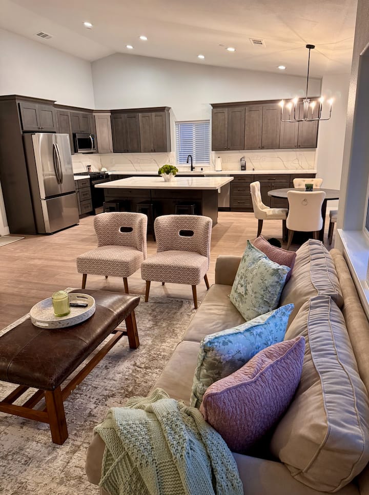 New 3br Home • Open Living • Close To Railey's - Red Bluff, CA