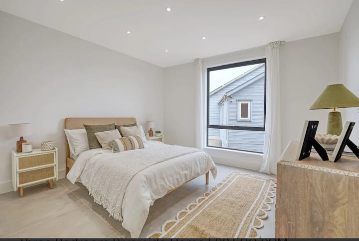 New 2br Apt/ Free Parking/ 2 Baths/ Balcony - Guernsey