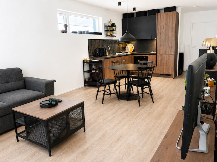 Modern Apartment, Free Parking!
Lgbtq+ Friendly - Reykjavik
