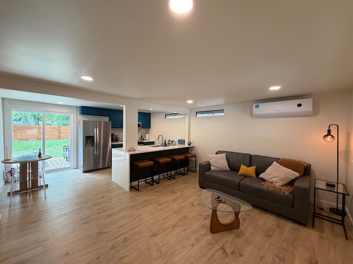 Modern Austin Retreat | Hot Tub + Outdoor Shower - 오스틴