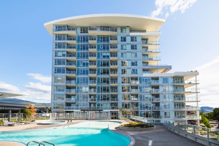 Vacation Getaway On The Shores Of Okanagan Lake - Kelowna
