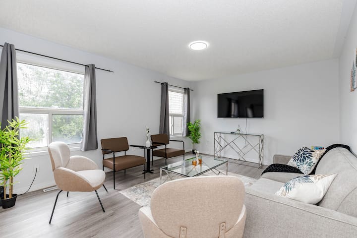 Bright Full Home With Serene Backyard Water Stream - Brampton