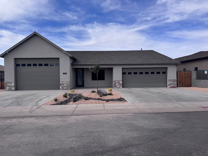 Pinto Retreat 4bed/3bath Indoor Boat Parking. - Page, AZ