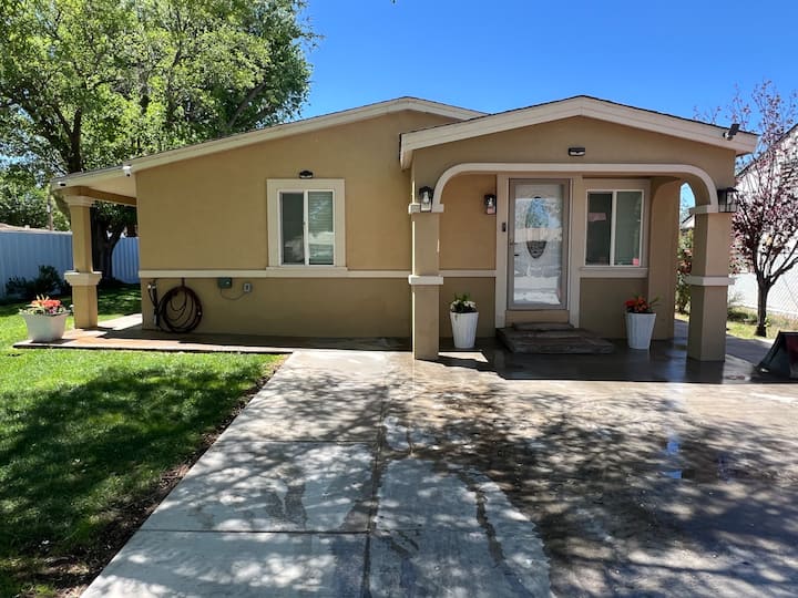 Cozy Modern Home - Roswell, NM