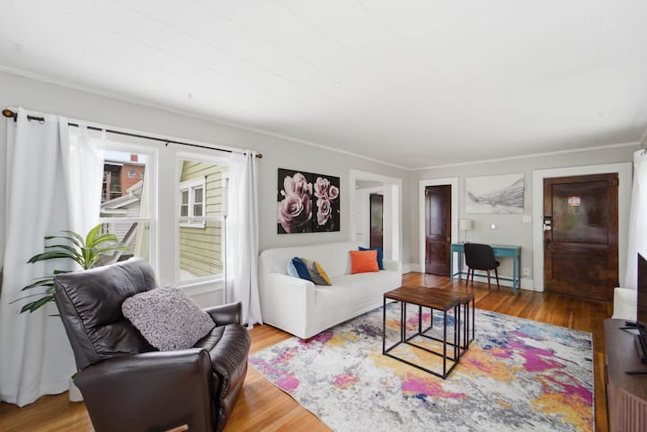 Walkable Dsm Gem | Mins To Drake & Ingersoll Ave - Des Moines, IA
