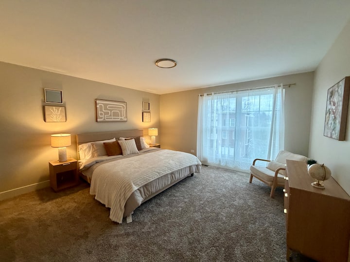 Modern Townhome Near O’hare - Schaumburg