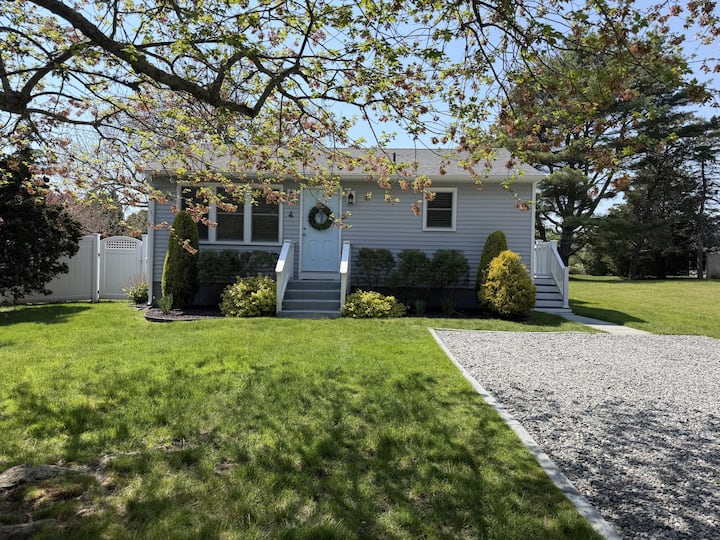Coastal Beach Cottage | Beach Passes • Fire Pit - South Kingstown, RI