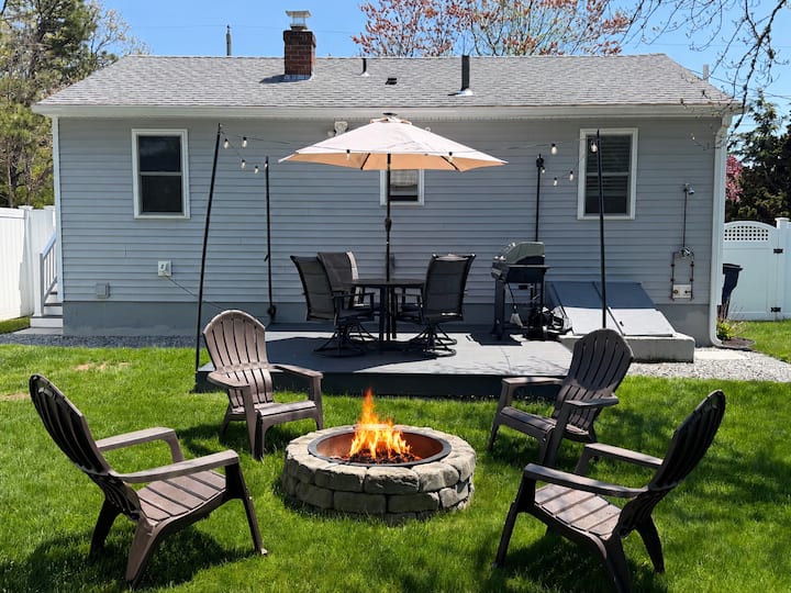 Coastal Beach Cottage | Beach Passes Fire Pit - Charlestown, RI