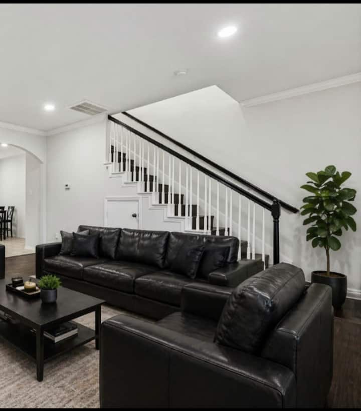 Modern Home Near At&t Stadium + Dfw Airport - Irving, TX