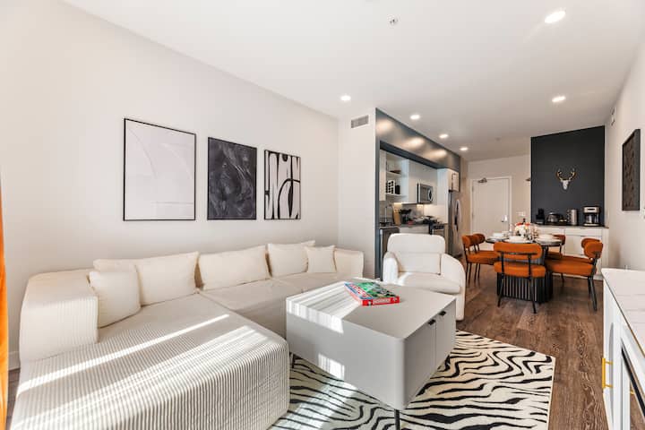 Nexa 3bd - 3ba • Free Parking, Pool & Jacuzzi - Hollywood, CA