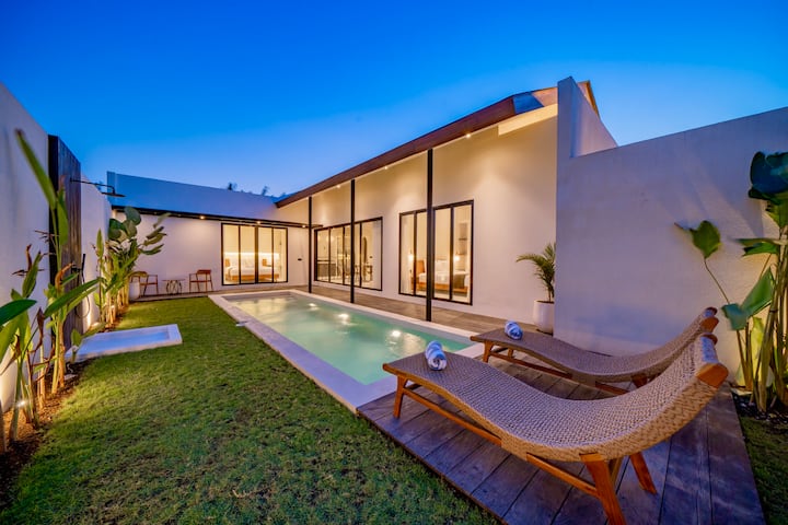 Modern Tropical: 2br + Scooter, Yt Premium, Pickup - Australia