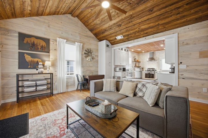 Historic Cottage Modern Touches & Walkable - Roswell, GA