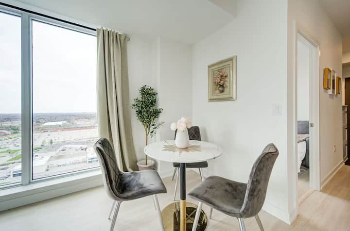 Modern 2br High-floor Condo, City View, W/ Parking - Markham