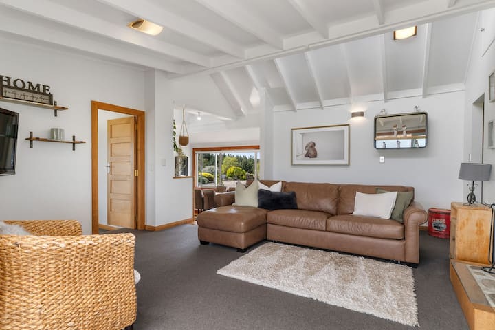 Serenity Cottage - John Barron Retreat - Greytown