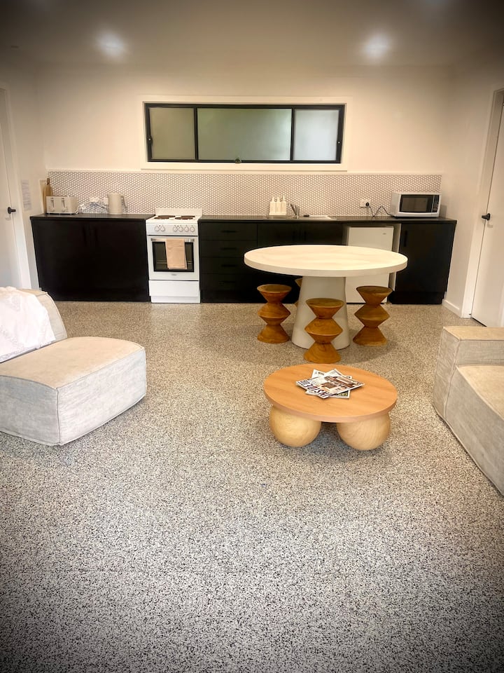 Glamour Hut- Centrally Located, Tranquil & Private - Bomaderry