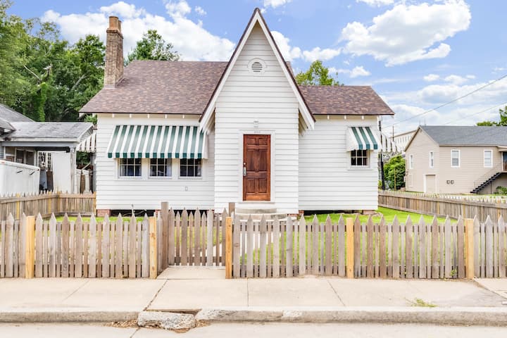 Lafayette's Downtown Vintage Hot Spot - Lafayette, LA