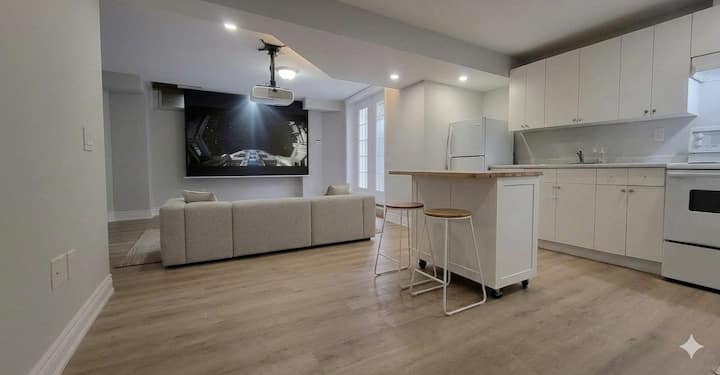 2 Bedroom - Apartment - Close To Lake Ontario - Oakville