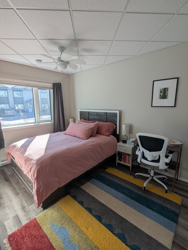 Katie's Place - Queen Bed - Yukon