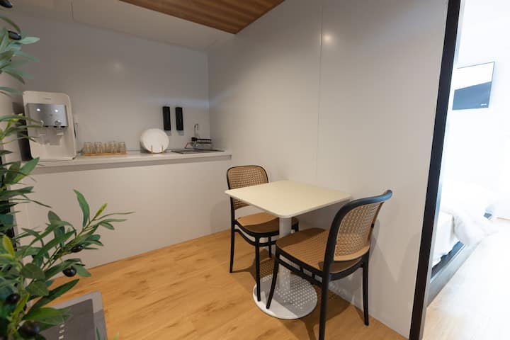 Modern Capsule House | Wi-fi + Netflix | Unit A - Pokok Sena