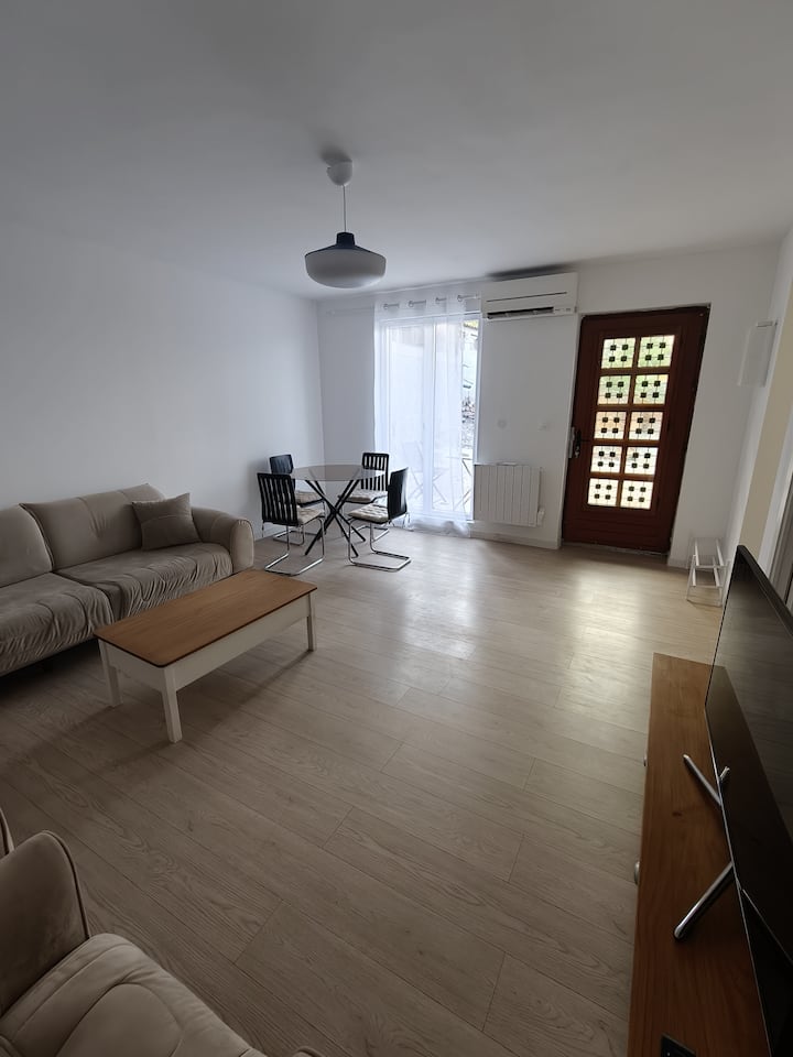 T3 Au Rez-de-chaussée D'une Maison - Martigues