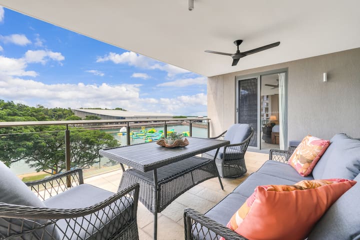 Waterfront Aqua Suite: Water Views, Sleeps 5 - Darwin