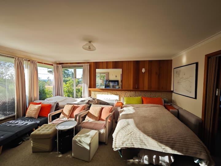 Premium Located Seaside Retreat Room 3 - Penguin