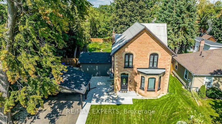 Alliston Stay | Near Nottawasaga | World Cup - Alliston