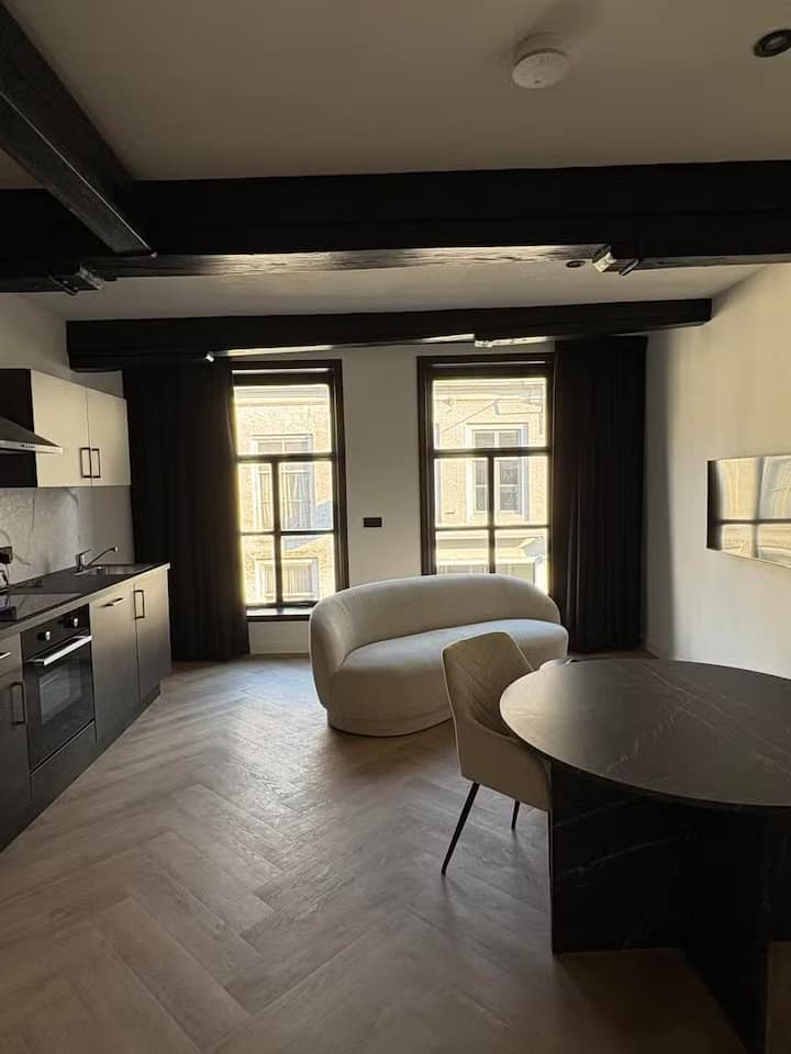 Karaktervol Duplex In Het Hart Van Middelburg - Vlissingen