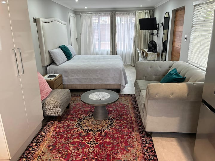 Neat Apartment Suitable For One Guest Or A Couple - Durban