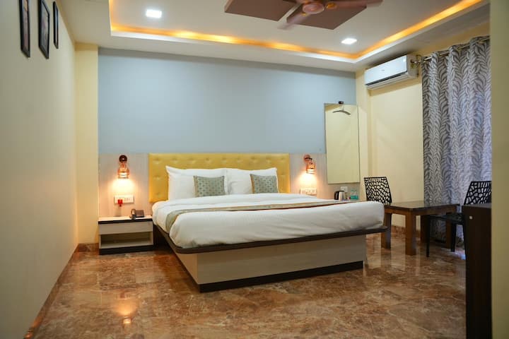 Deluxe Room With Pool View - Mahabaleshwar