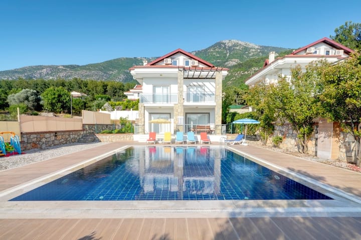 Villa Lemon, Büyük Havuzlu, Bahçeli 5+1 Villa - Ölüdeniz