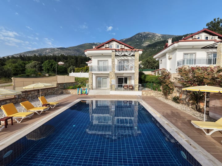 Villa Lemon, Büyük Havuzlu, Bahçeli 5+1 Villa - Ölüdeniz