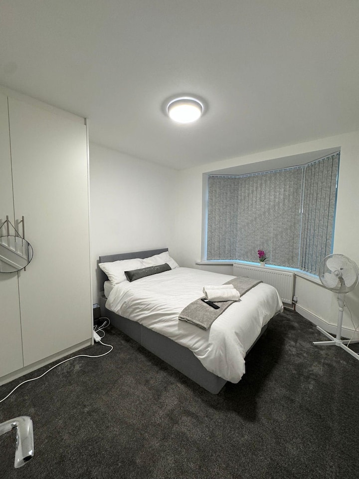 Near Heathrow - Studio - Wifi - Parking - Sleeps 2 - London Heathrow Airport (LHR)
