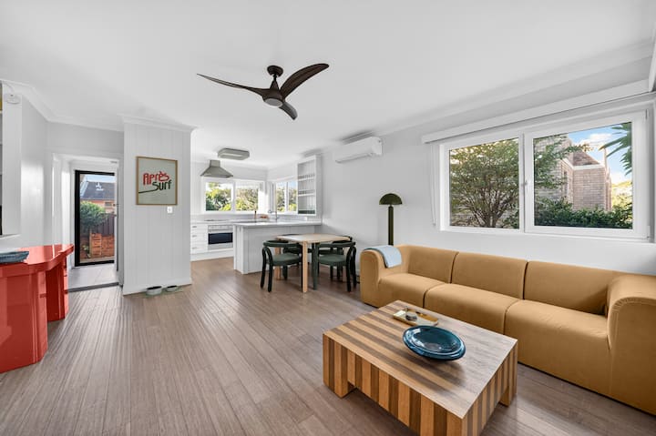 Coastal Calm: Stylish Townhouse With Sunny Garden - Bondi Beach