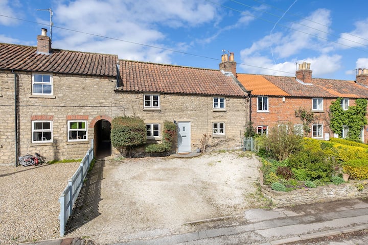 Carr Cottage - Sleeping 4 Pets Welcome - Malton