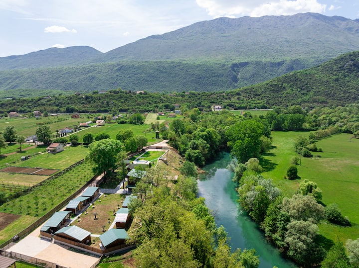 Oria Luxury King Apartment W/ Shared Pool & Sauna - Montenegro