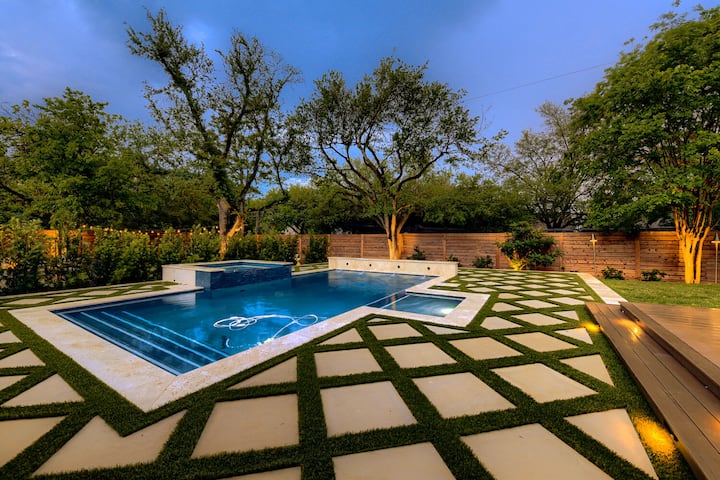 Walk To Square | Backyard Oasis + Pool And Sauna - Georgetown, TX