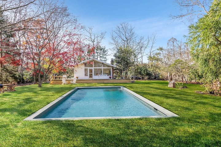 Midcentury Modern Hamptons Cottage - Good Value - East Hampton, NY
