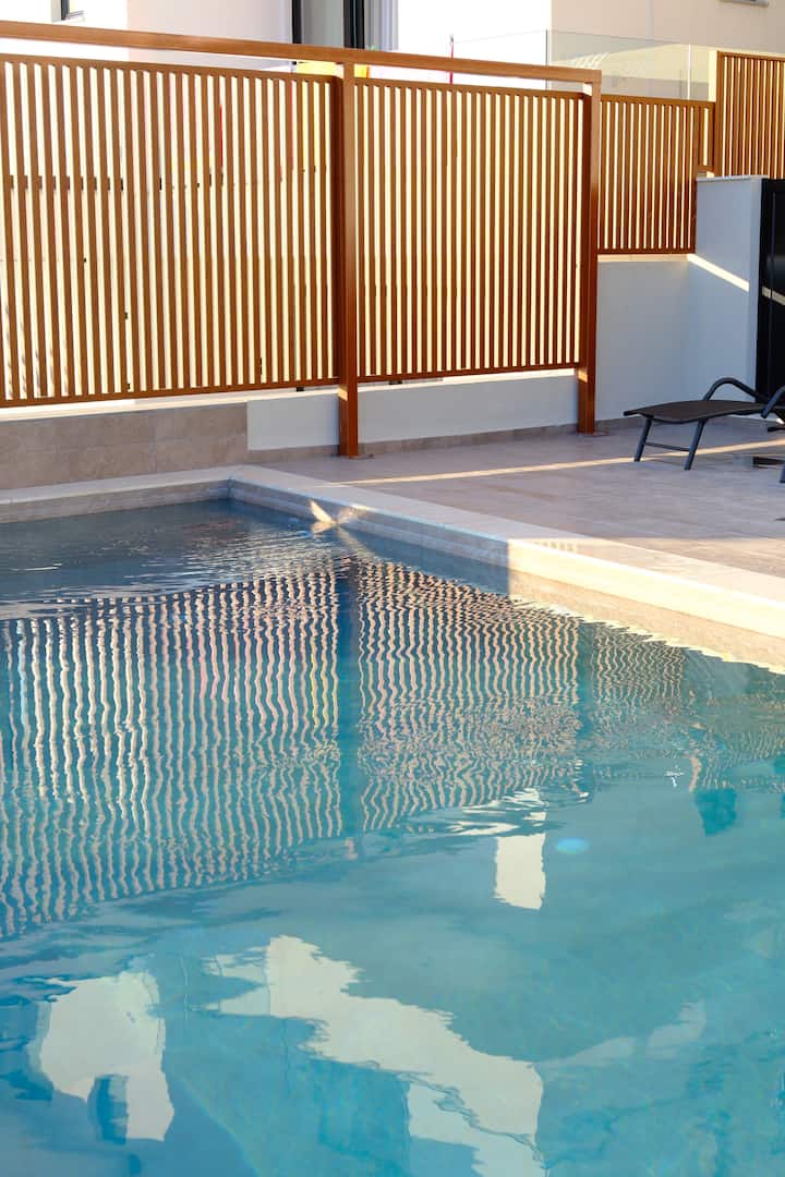 Luxury White Retreat - With Private Pool - Ksamil
