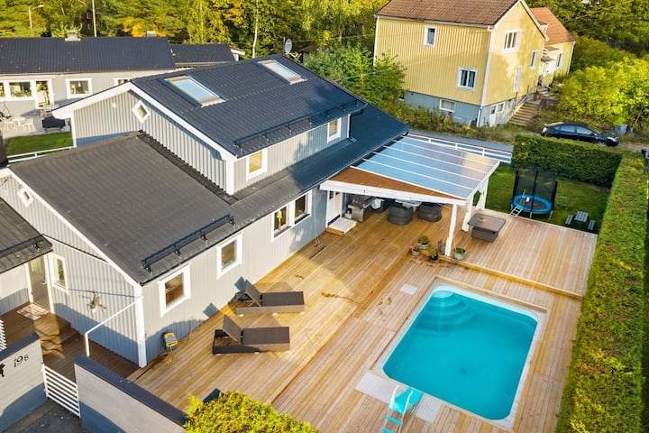 Villa Med Pool & Jacuzzi – Huddinge Stockholm - Stockholm