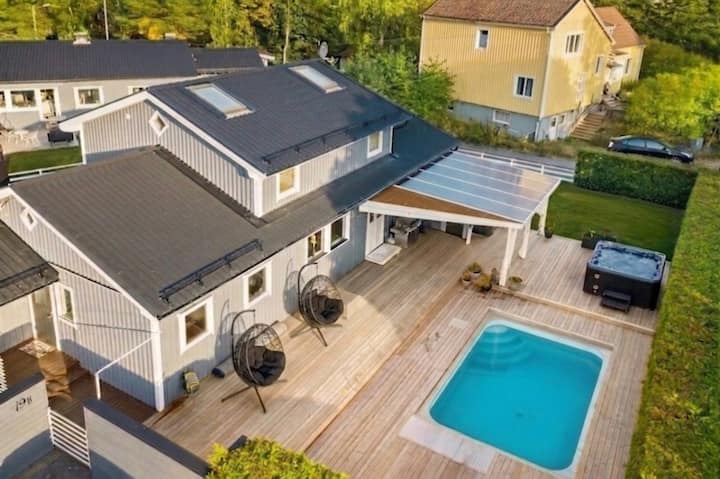 Villa Med Pool & Jacuzzi – Huddinge Stockholm - Stockholm