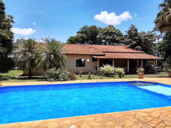 Chácara Para Lazer Com Piscina E Churrasqueira - Franca