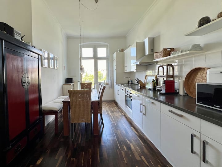 Stilvolle Altbauwohnung: Sonnenbalkon & Luxusbett - Düsseldorf