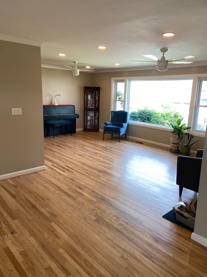 Beautifully Renovated West Valley House En Suites - West Valley City, UT