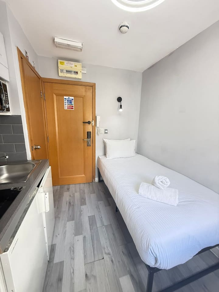I301-compact Studio Near Hyde Park - London