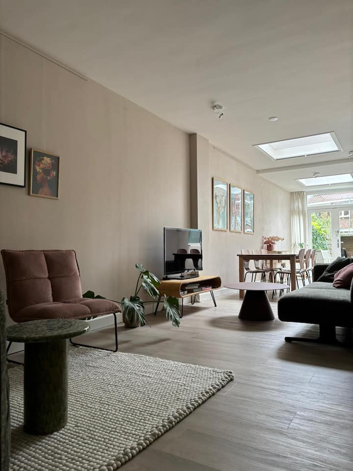 Sunny And Cozy Utrecht Home For A Comfortable Stay - Utrecht