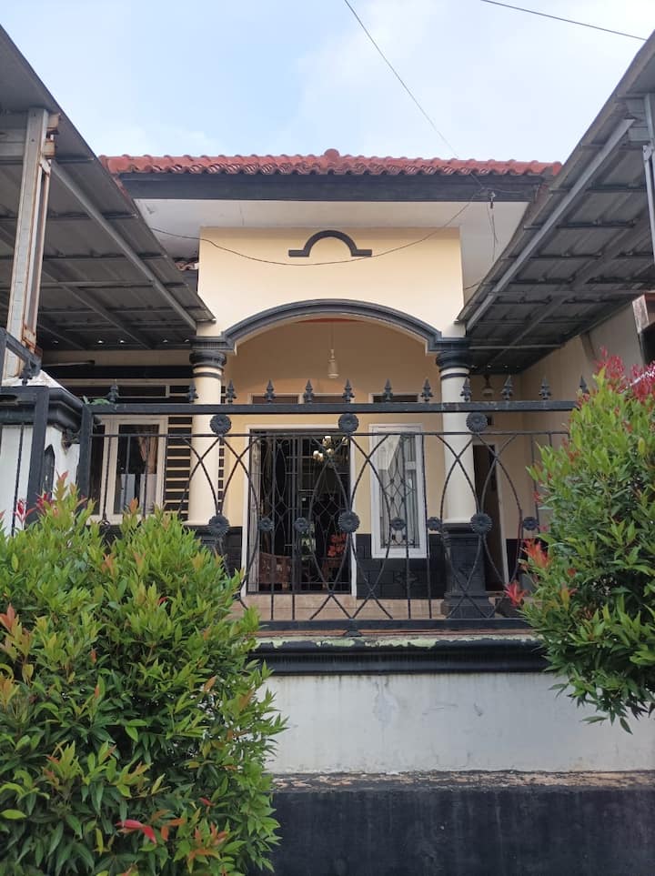 Rumah Besar Dan Nyaman, Serasa Di Rumah Sendiri - Bandar Lampung