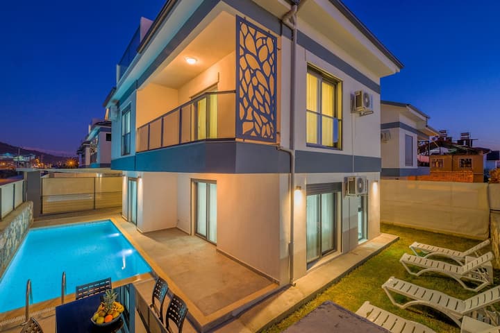 ÇAlış Plajına 3 Dakika ÖZel Havuzlu 4+1 Villa - Fethiye